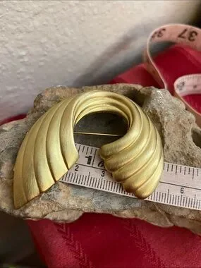 Vintage | Jewelry | Vintage Casual Corner Gold Tone Curved Sculptural ...